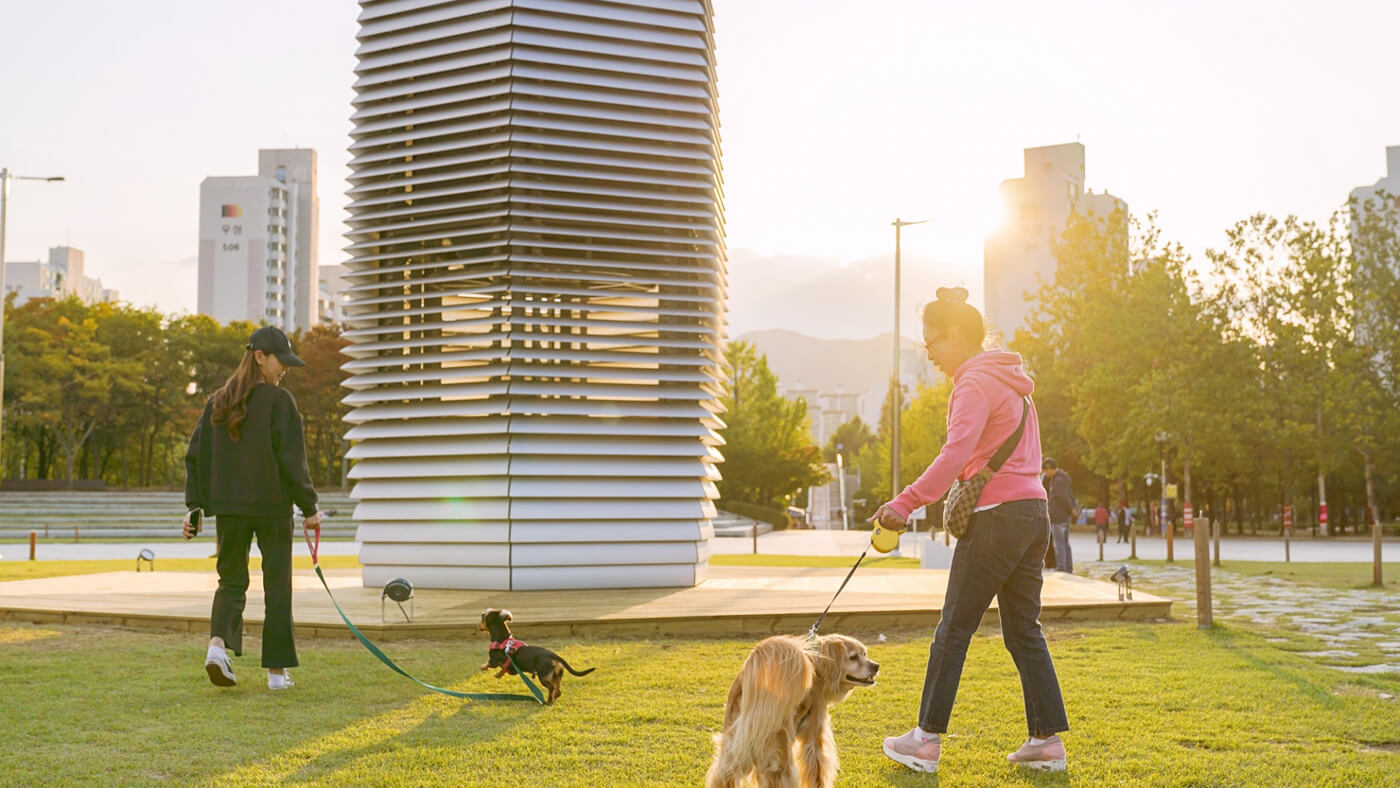 Smog Free Tower turns air pollution into engagement rings