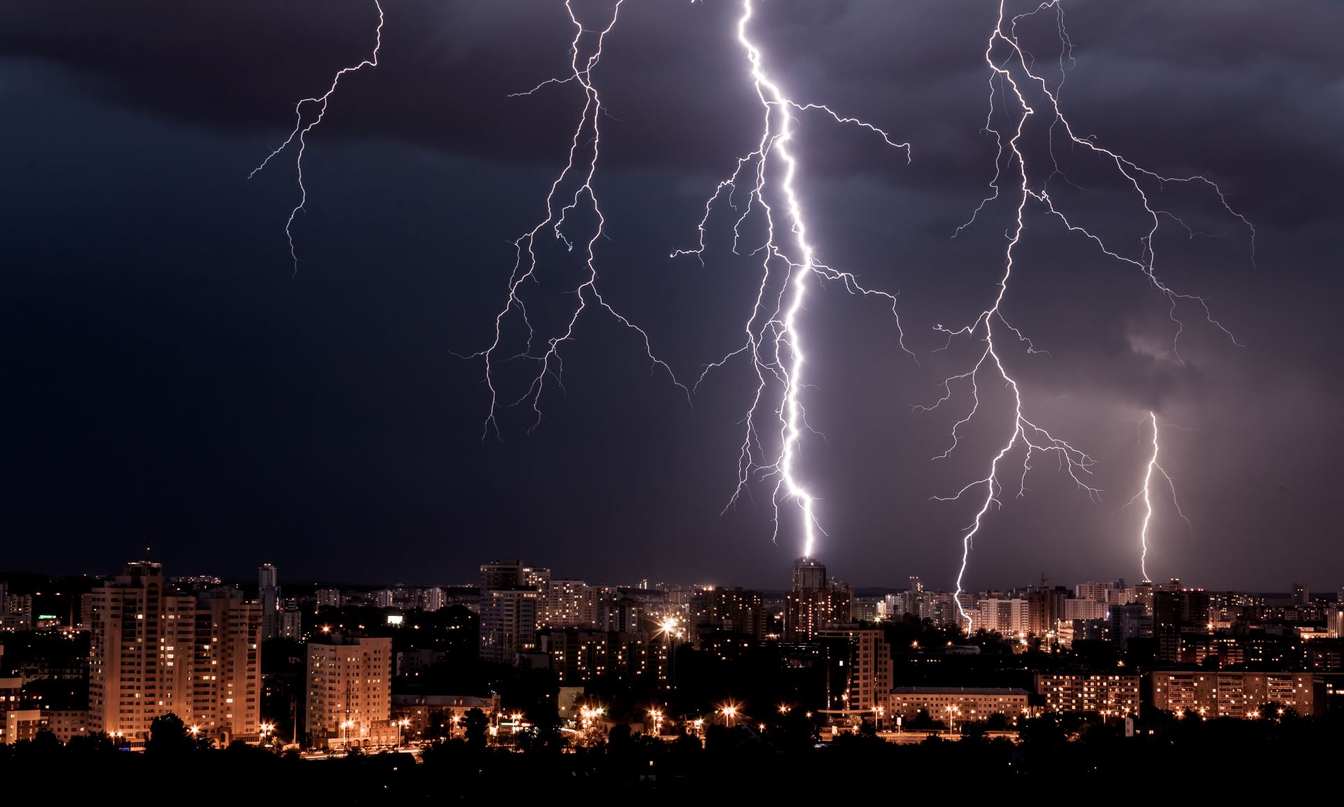 Scientists can use giant laser beams to protect cities from lightning