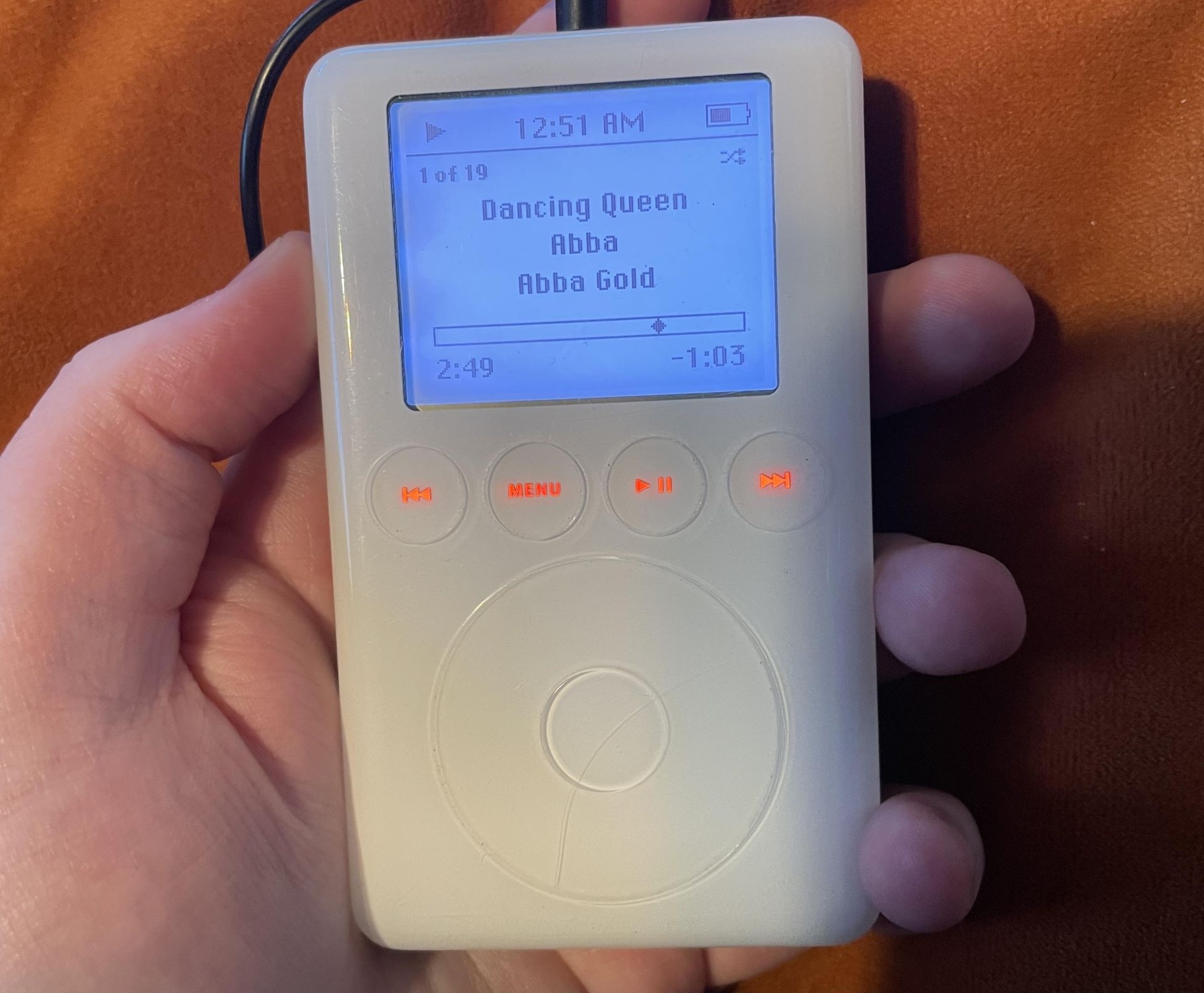 Thrifter discovers old-school Apple iPod while shopping