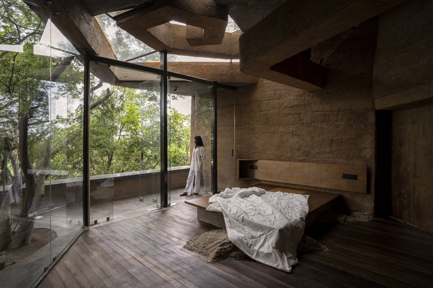 The remarkable Chuzhi House is made of recycled bottles