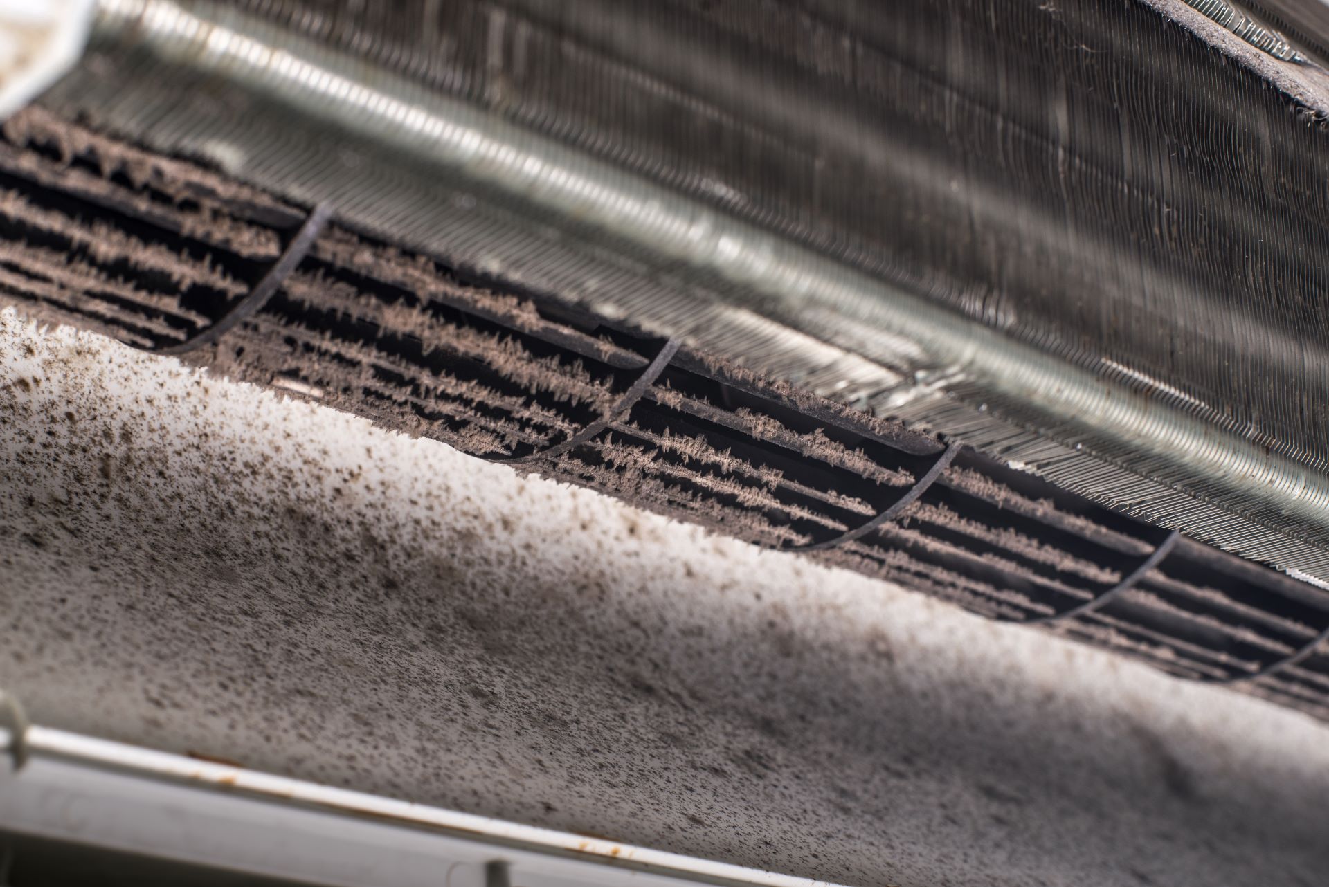 YouTuber shares best way to clean the air filter on an A/C unit