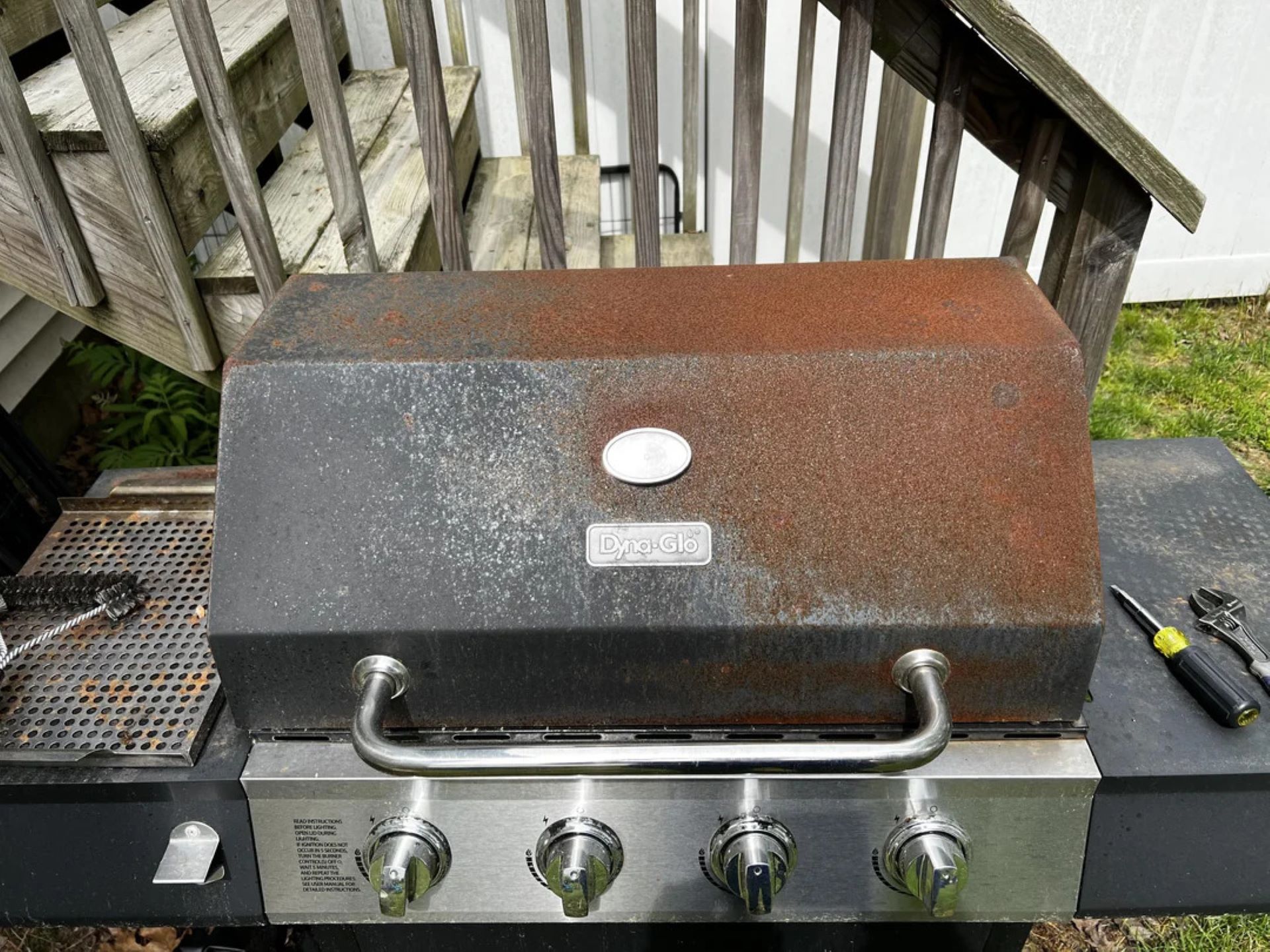 DIYer shows restoration transformation of neglected rusty grill