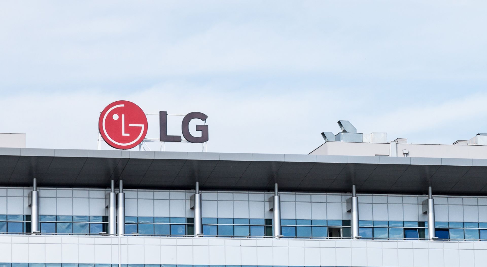 LG reaches breakthrough with new battery technology that will help EVs ...