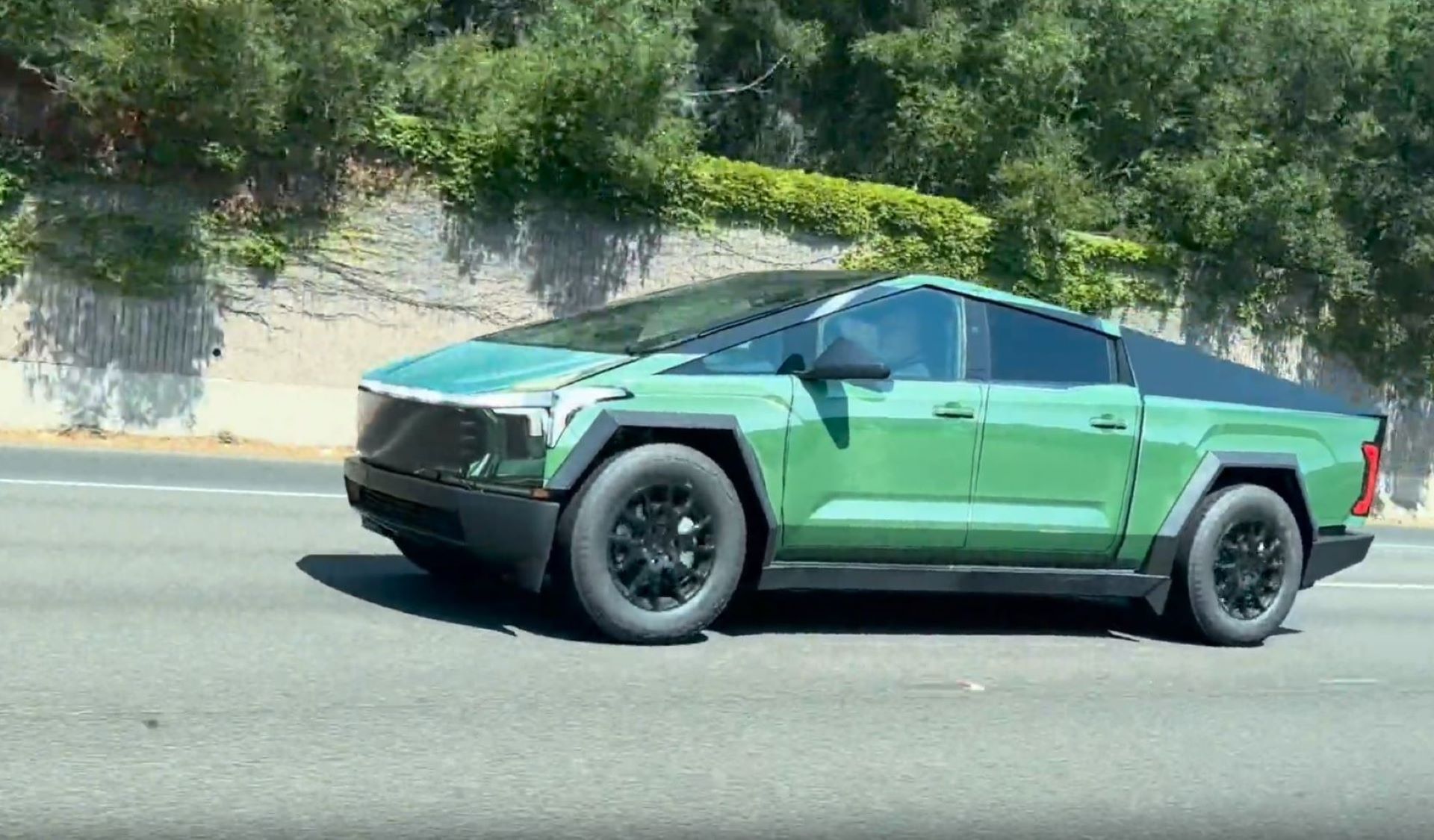 Viral video shows Tesla trolling competitor with ‘awesome’ stunt ...