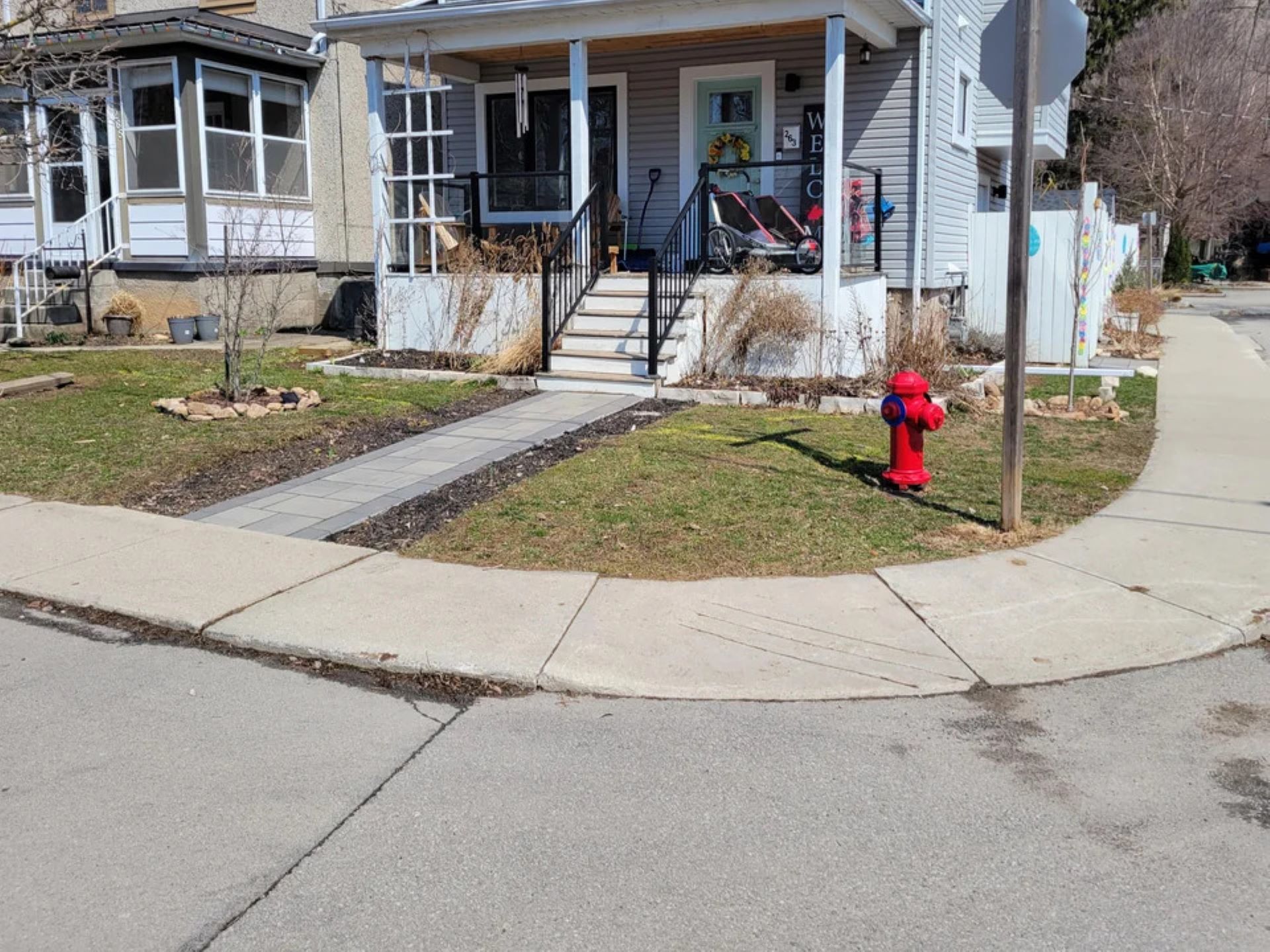 Proud homeowner shares before-and-after photos after ripping out front ...