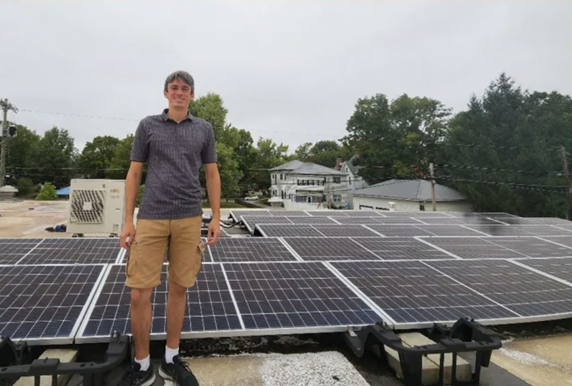 Man unable to install solar panels at home discovers clever solution ...