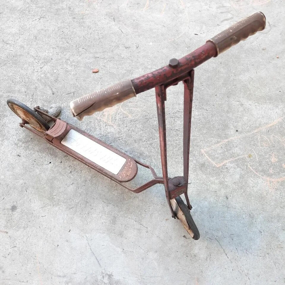 Dad shares unbelievable before-and-after photos of old, rusted scooter ...