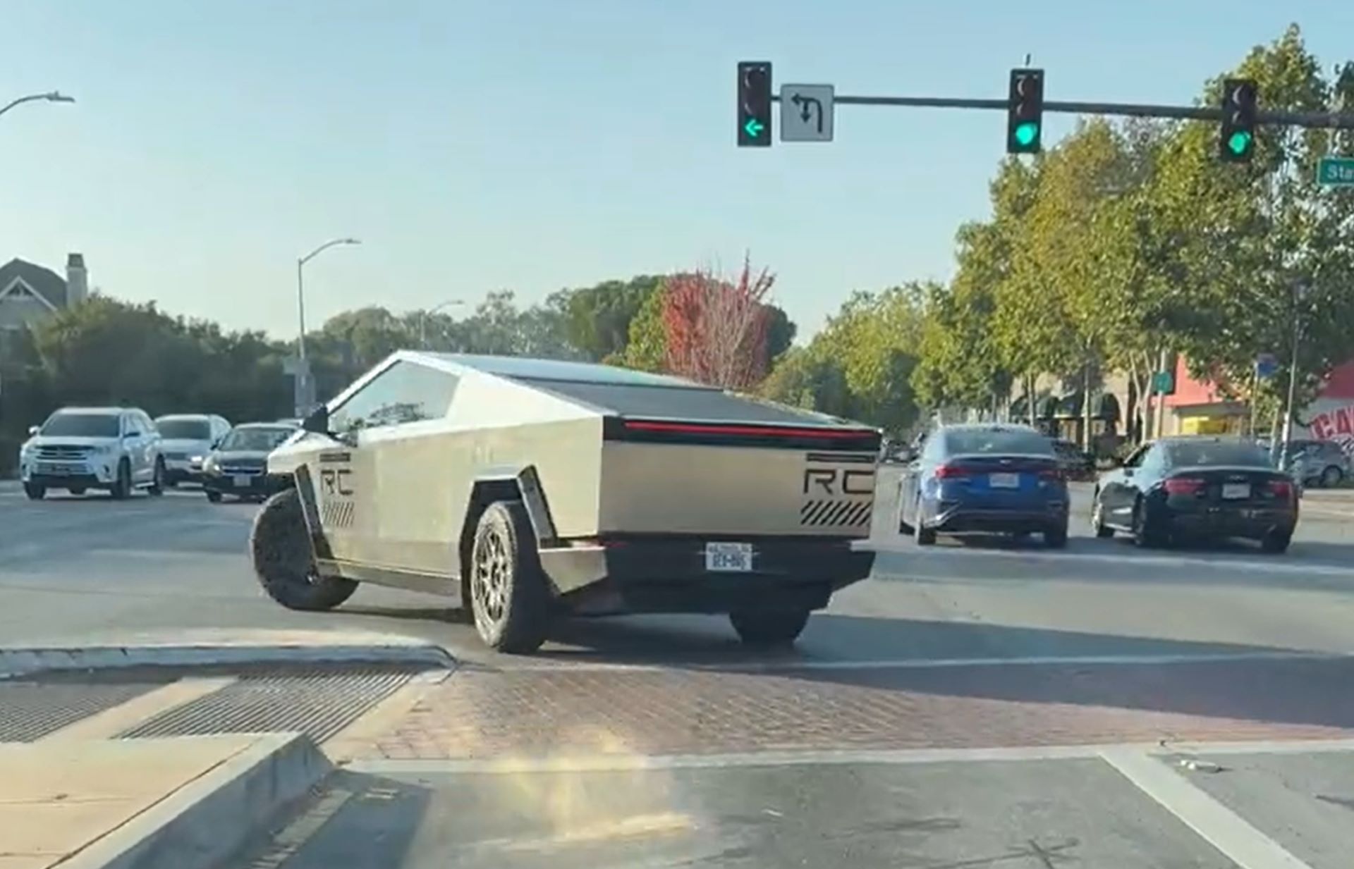 Footage of Tesla Cybertruck's rear-wheel steering sparks polarized ...
