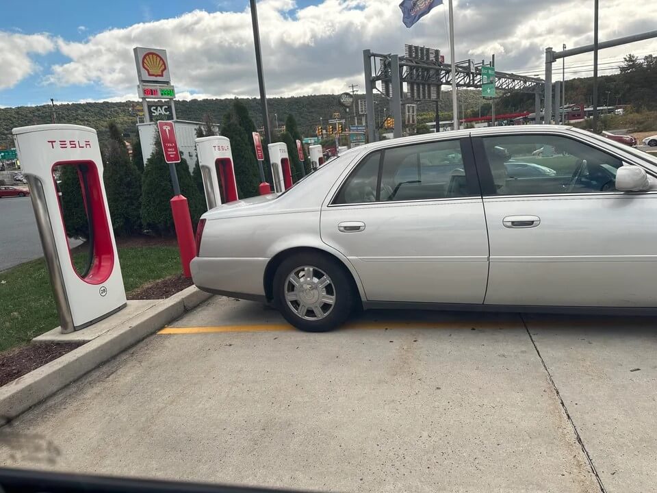 Driver sparks outrage with photo of parking behavior at charging ...