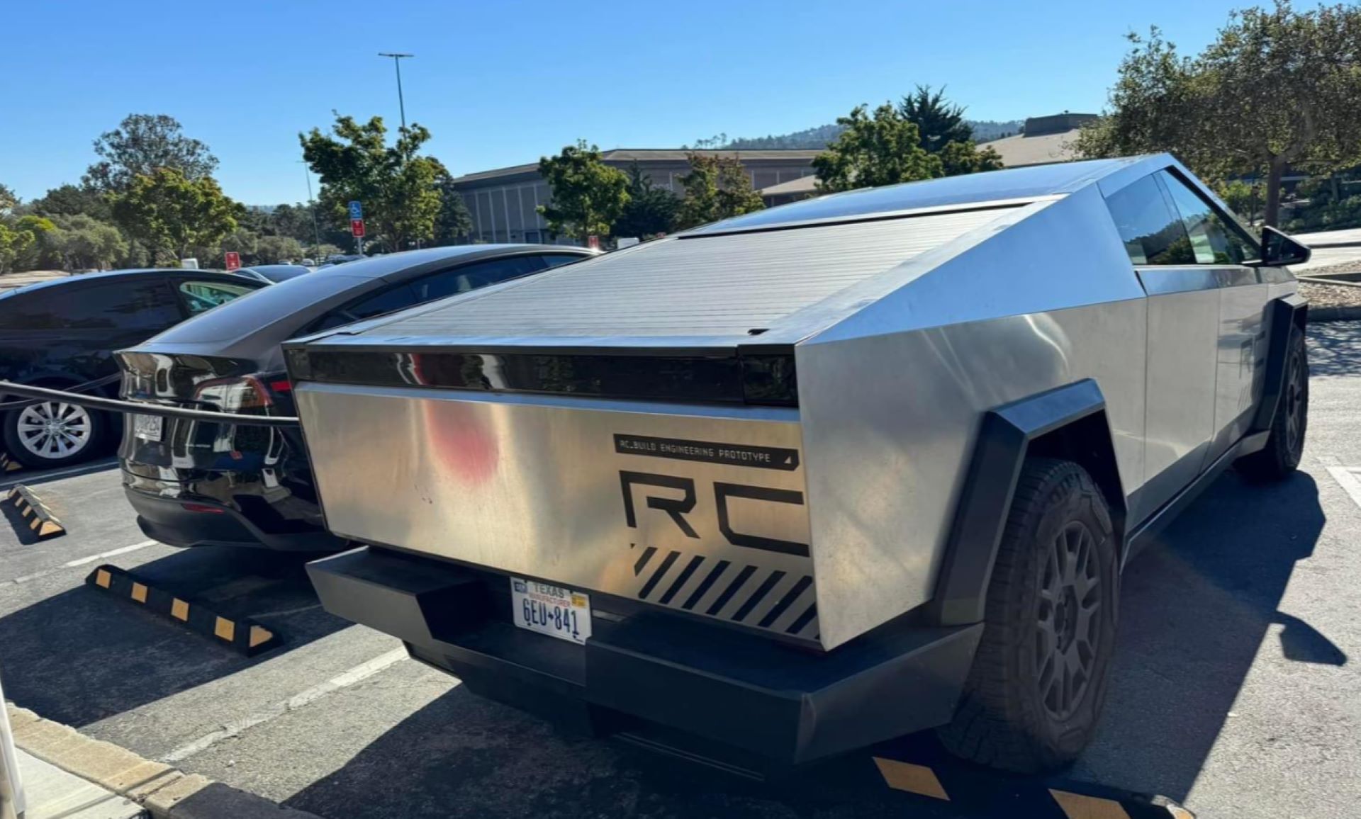 Fan footage shows up-close look at major feature of elusive Tesla ...