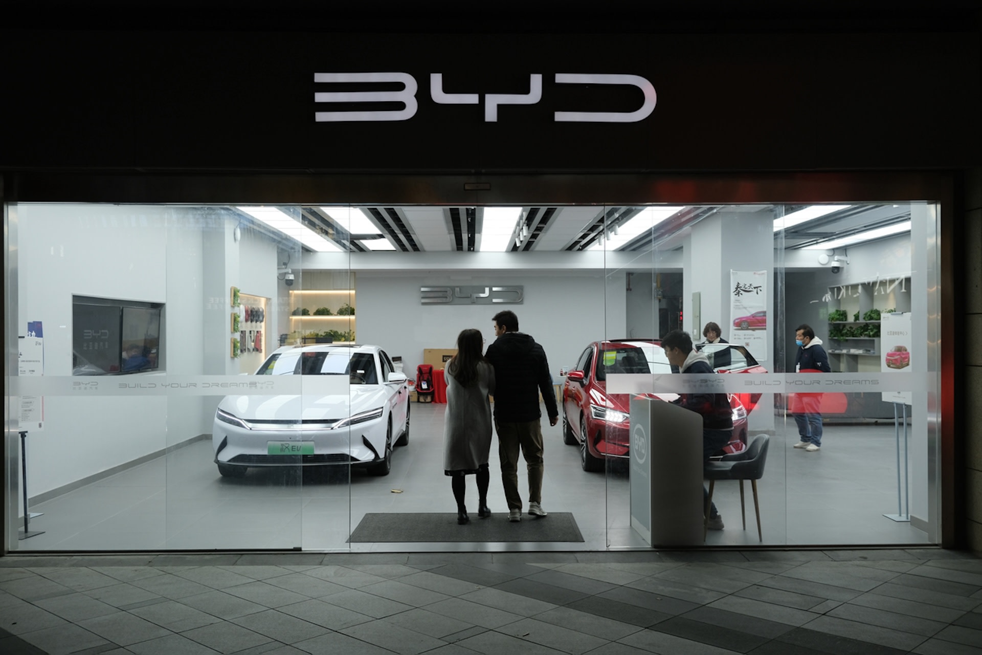 New report reveals how China's BYD topped Tesla as world's bestselling ...