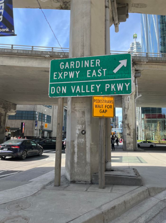 Pedestrian shares photo of baffling traffic sign in major city: 'This ...
