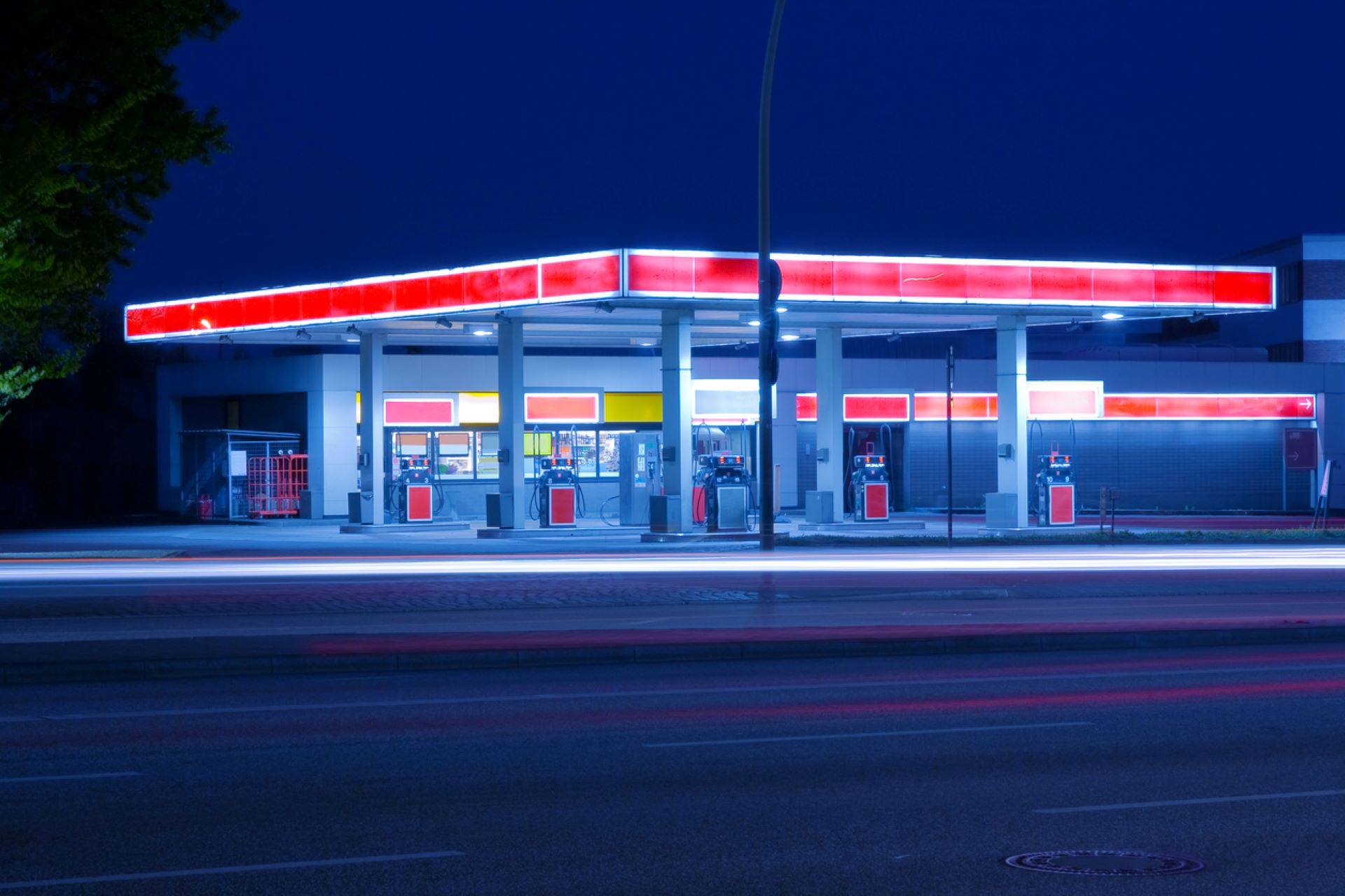 Automaker unveils renderings of revolutionary fuel station for new type ...