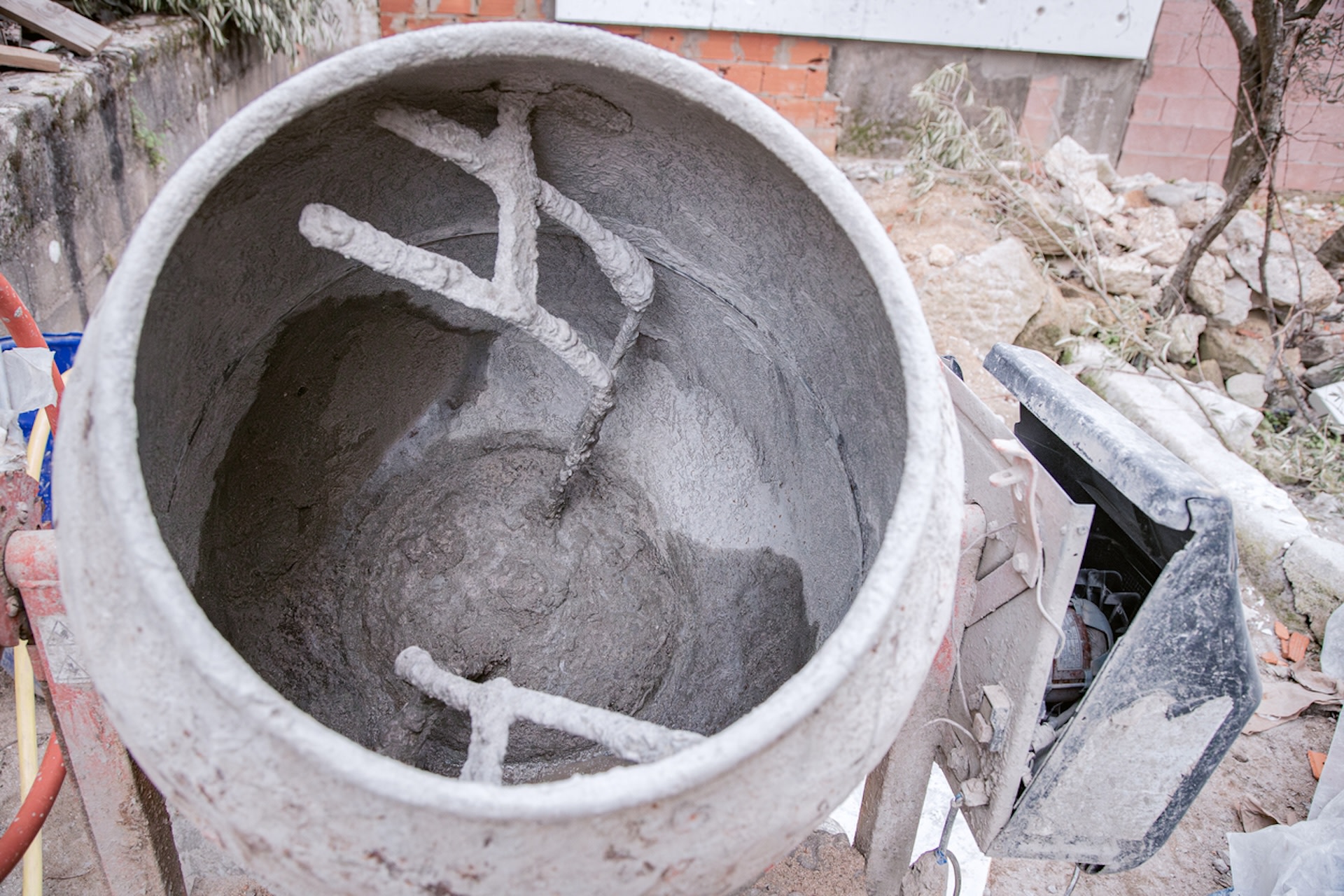 Researchers inch closer to developing rechargeable cement batteries ...