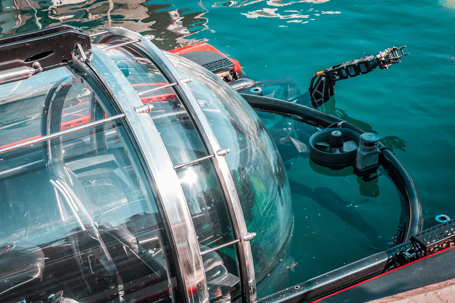 Renowned ocean biologist describes mind-blowing experience inside deep ...