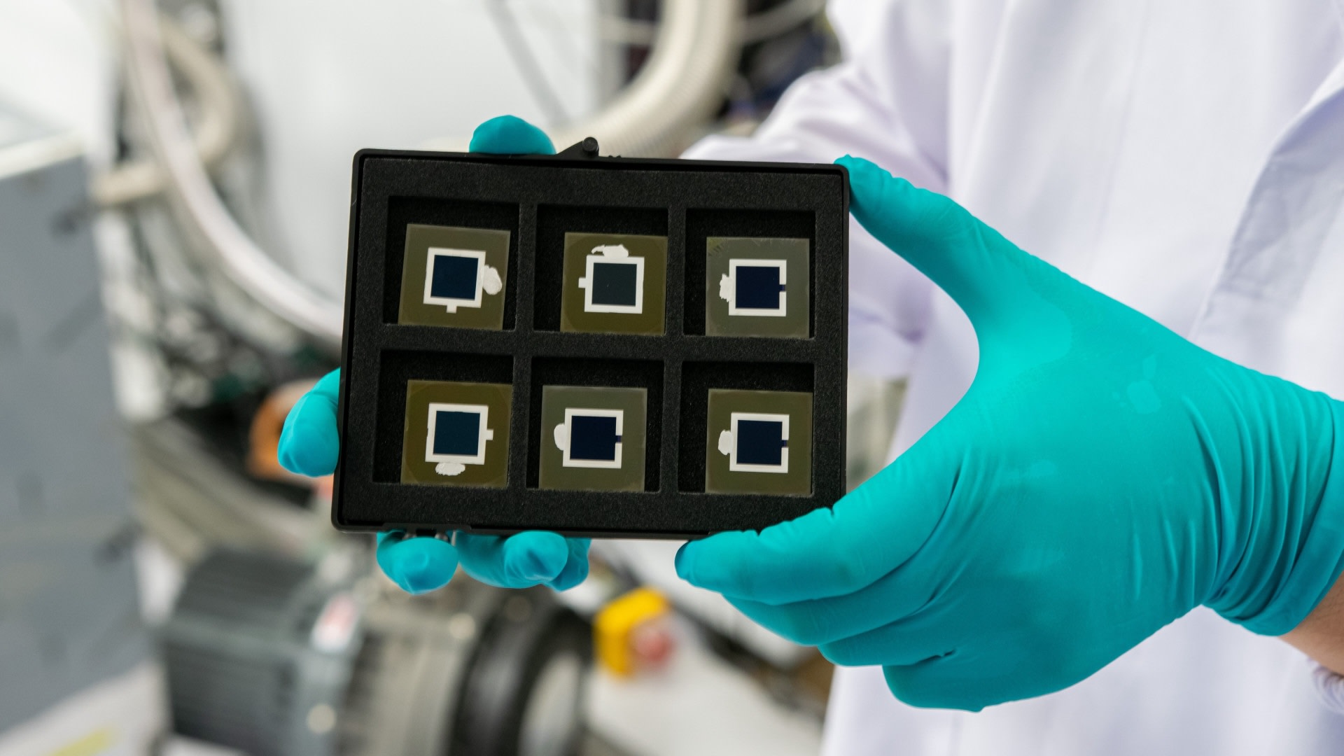 Researchers achieve 'certified world-record' efficiency with new type ...