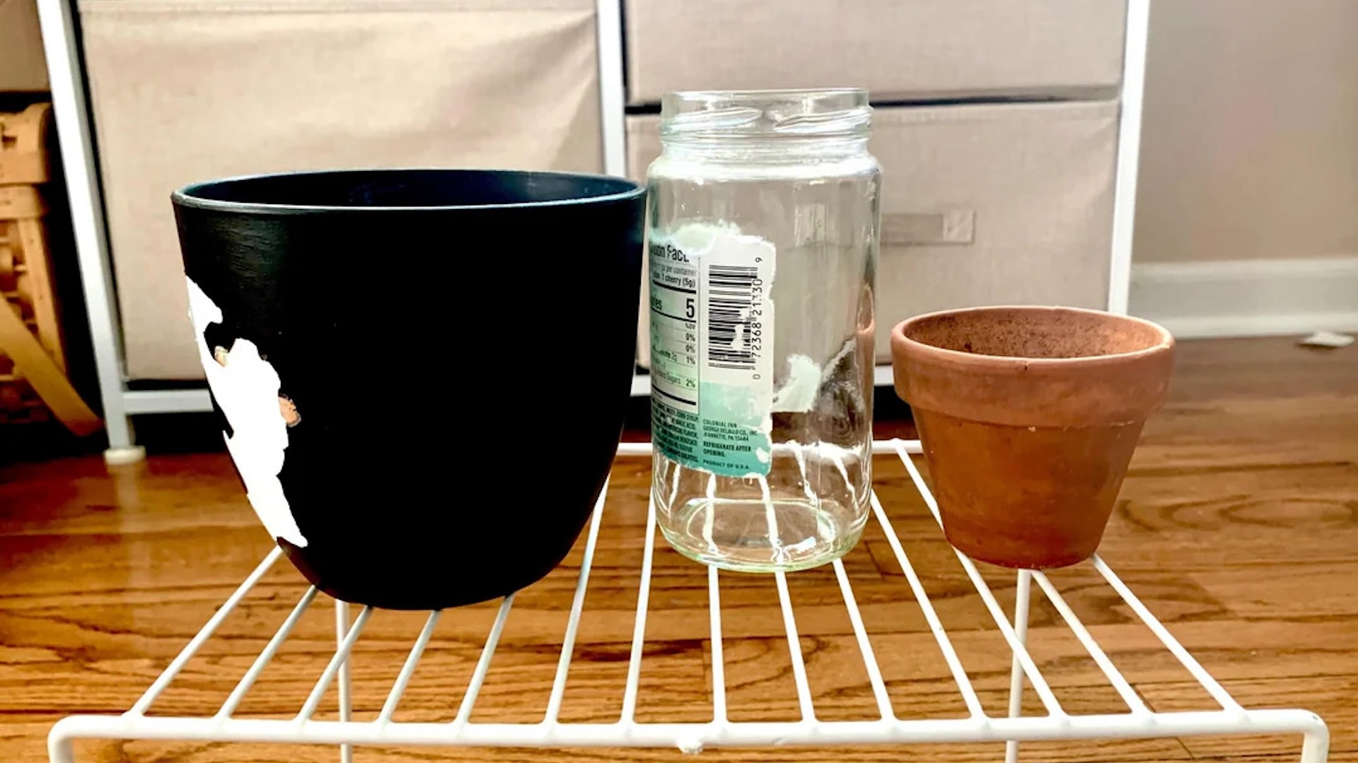 Creative person shares useful way to upcycle old garden pots into ...