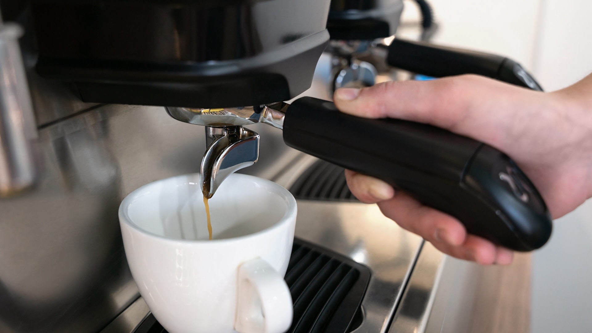 Shopper elated to find highly sought-after espresso maker in mint ...