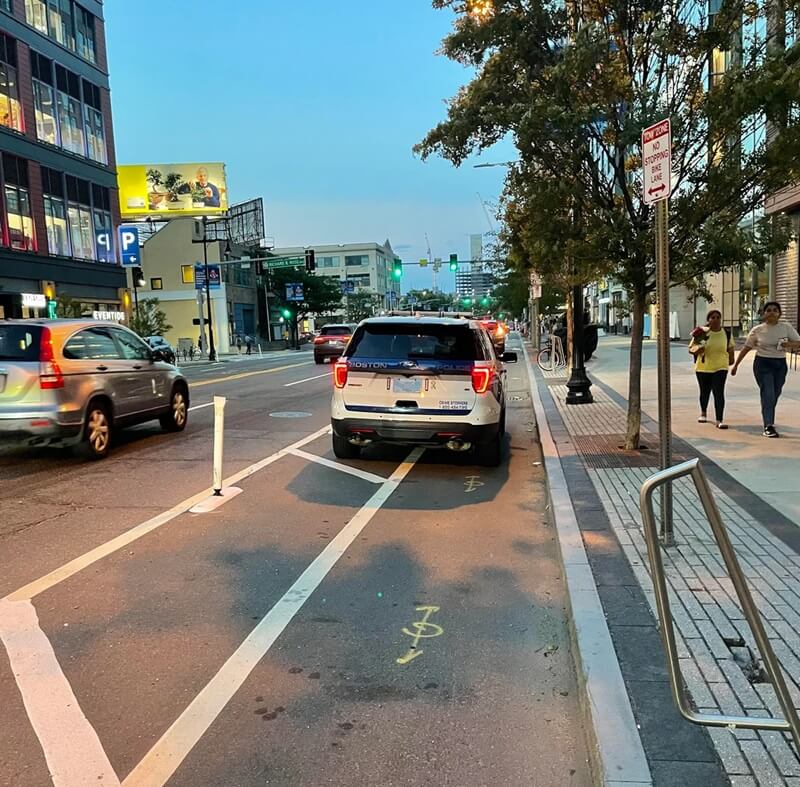 Resident calls out police officer for committing ticketable offence ...