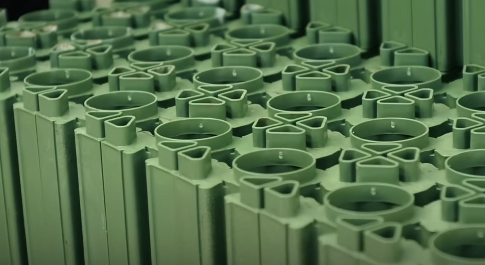 Company develops low-cost, Lego-like construction bricks that can ...