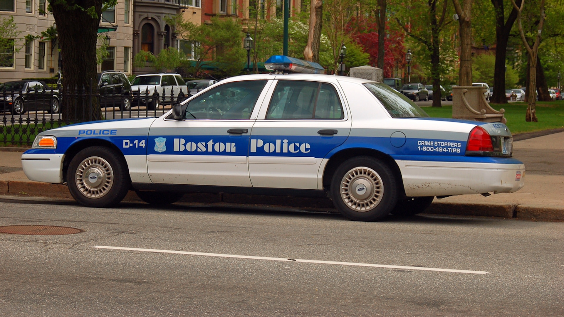 Resident calls out police officer for committing ticketable offence ...