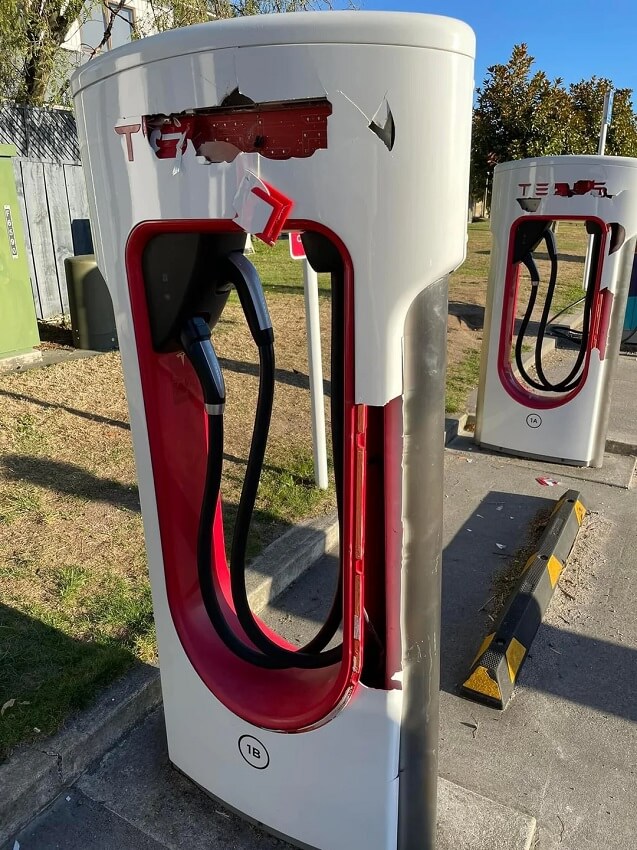 Driver shares frustrating aftermath of vandal targeting EV charging ...