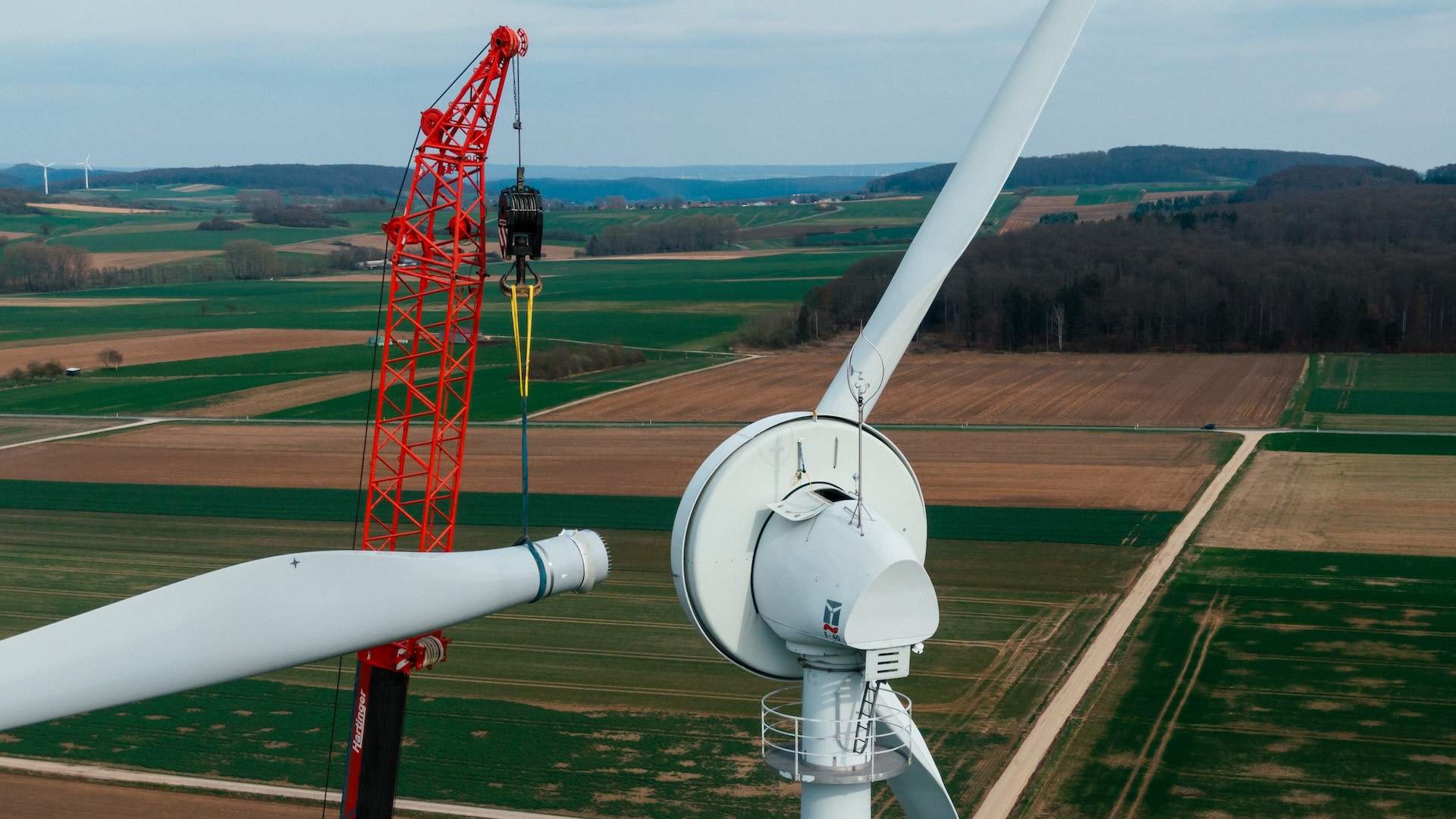 Company announces first-ever installation of wood-based blades on wind ...