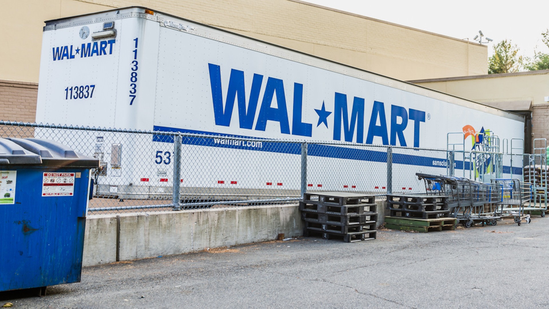 Walmart employee sparks outrage with photo of deli food waste after ...