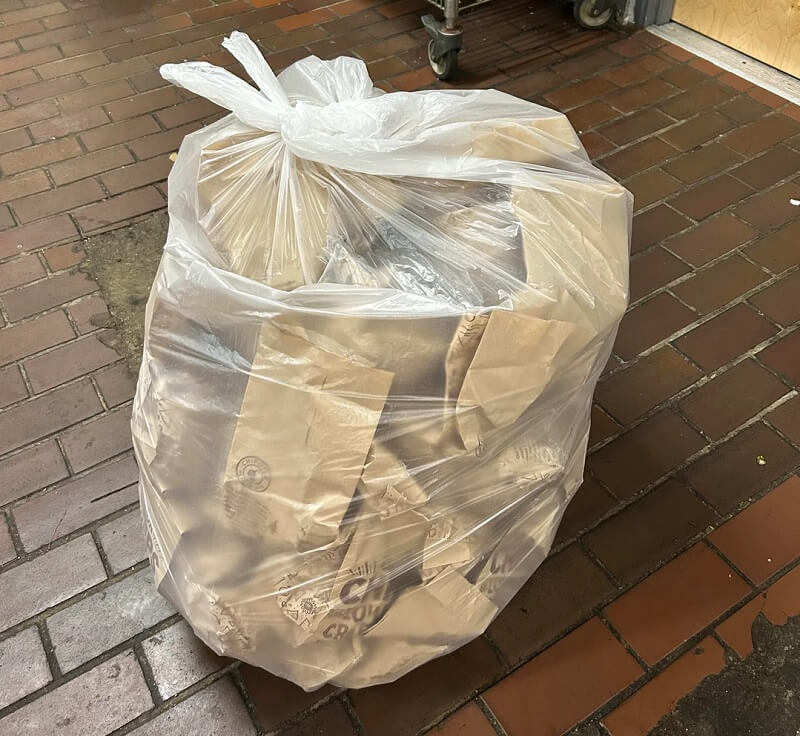 Chipotle employee sparks debate with photo taken during closing shift ...