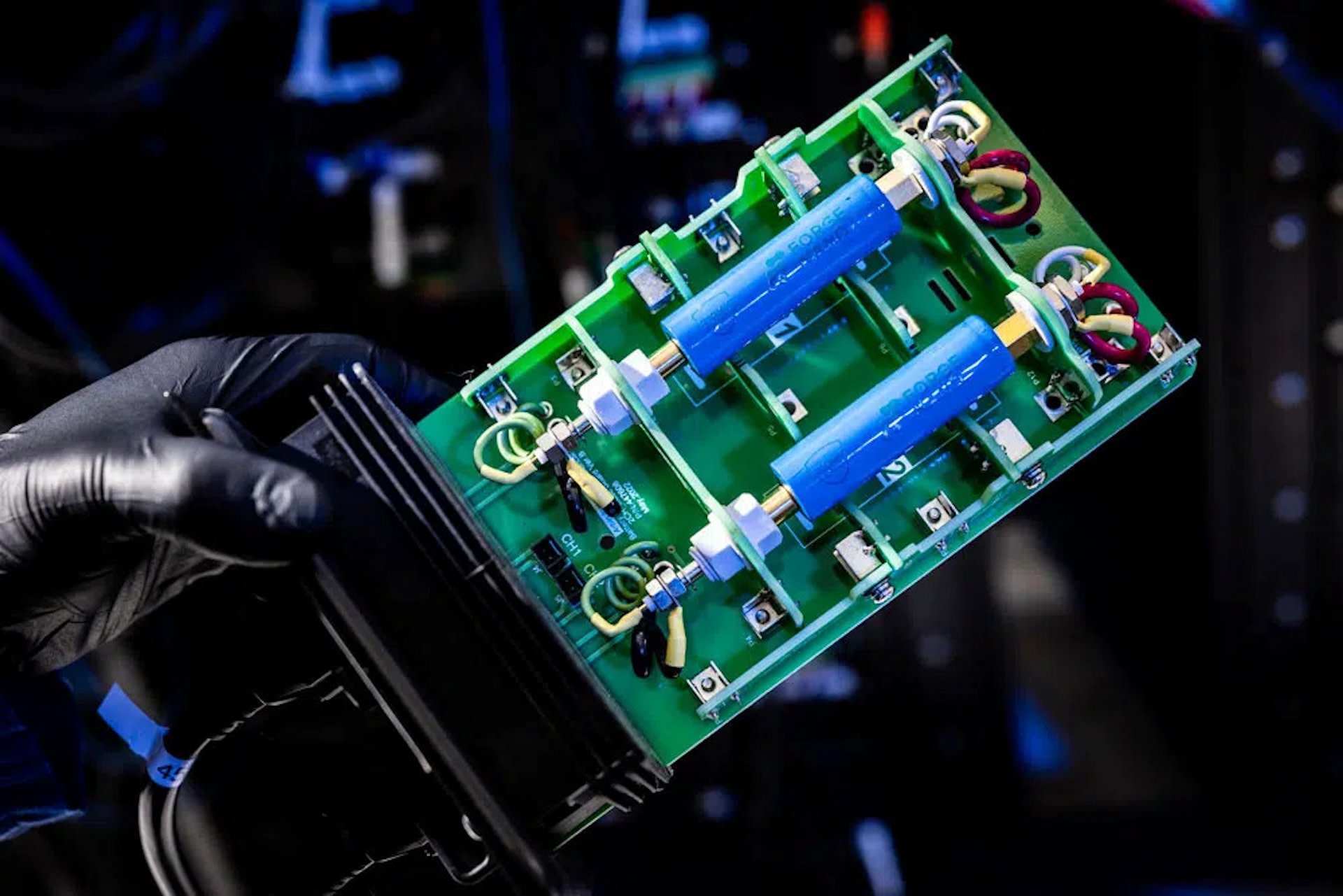 Tech company launches revolutionary EV battery that can reach full ...