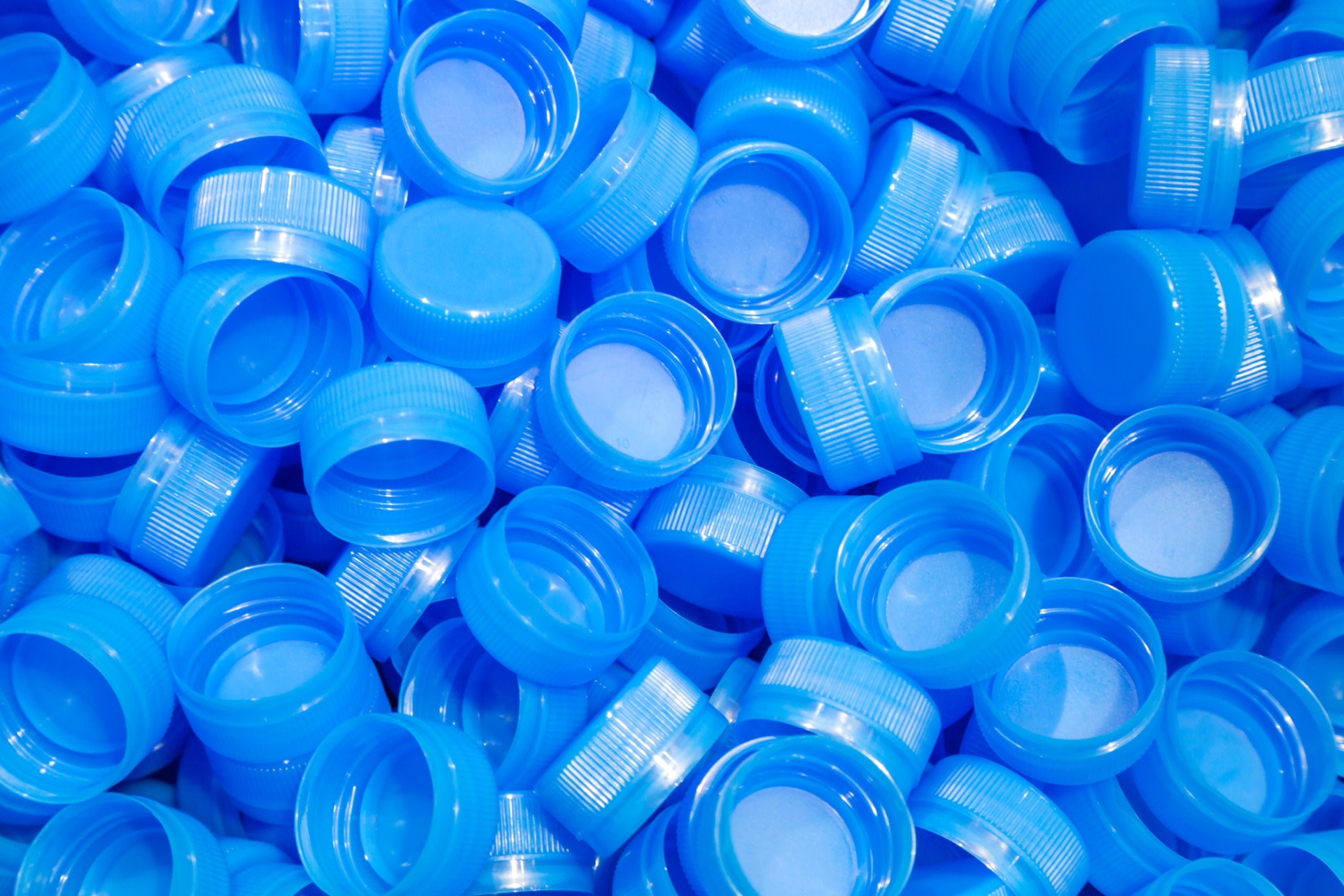 Fashion house unveils handbag line made entirely out of recycled ...