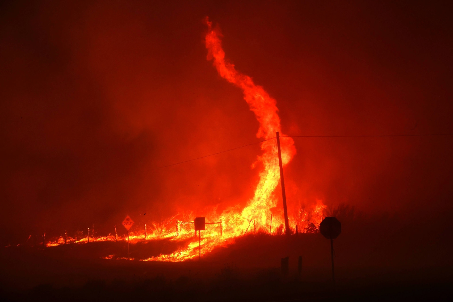 Experts suggest California's Park Fire spawned bizarre 'fire tornadoes' — here's how