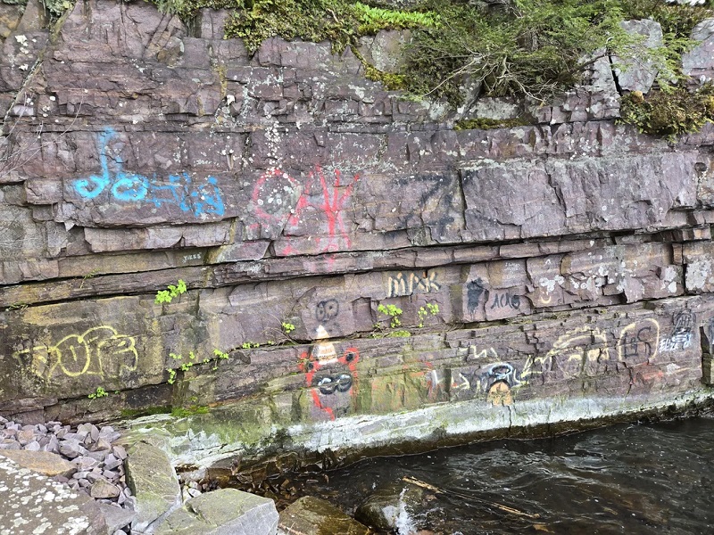 Individual comes across concerning sight on ancient rock formations ...