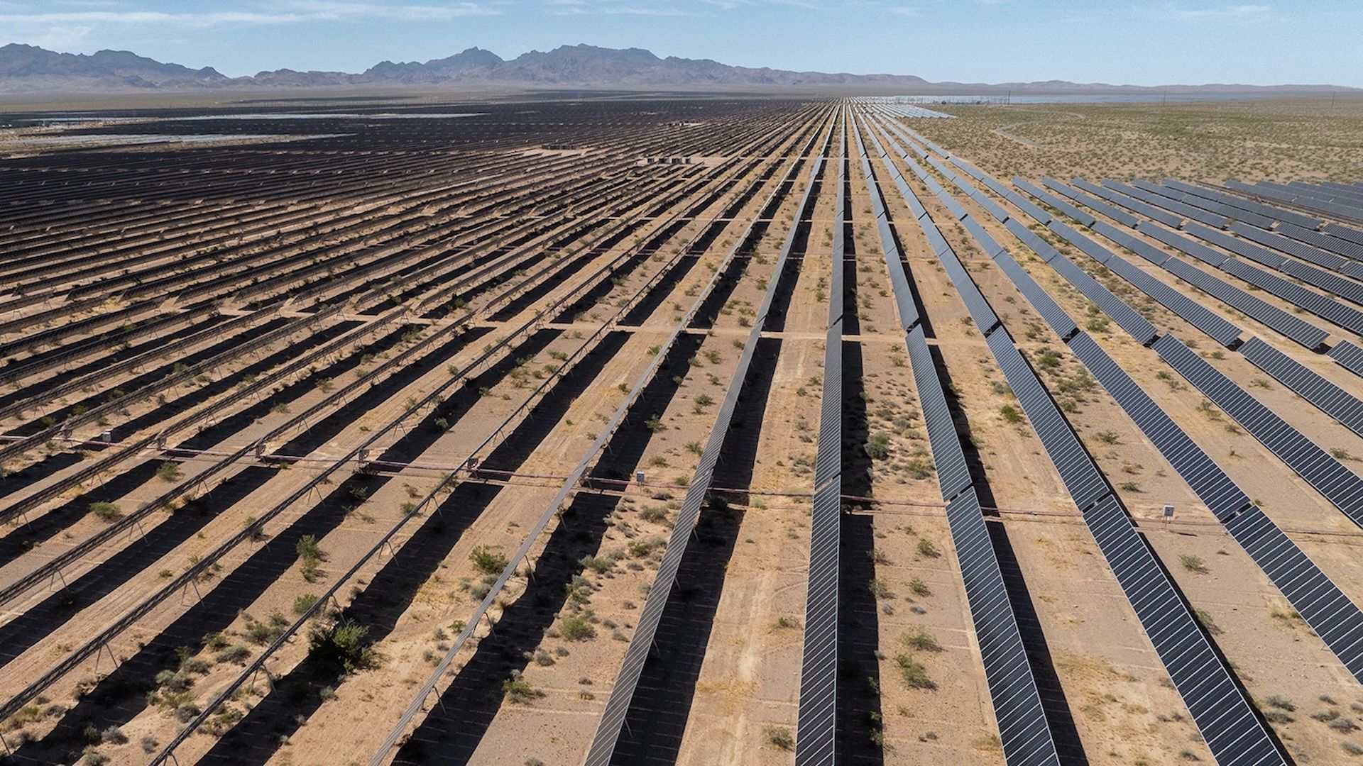 The US' largest solar and battery storage system is now operational in ...