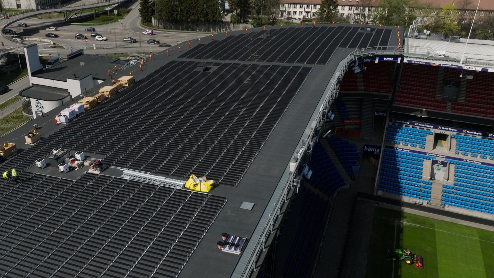A startup just deployed the world's largest vertical rooftop solar ...