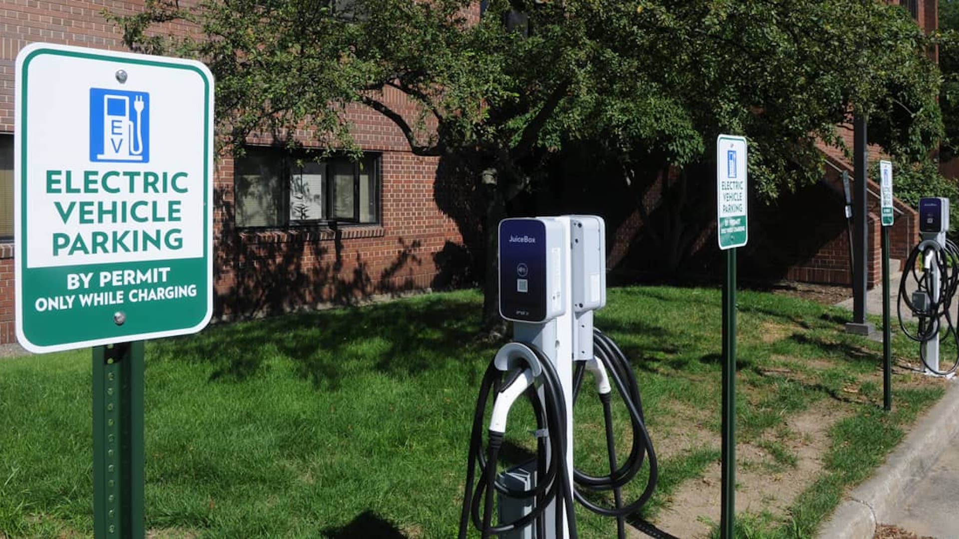 College students make innovative EV charging breakthrough — here's how ...