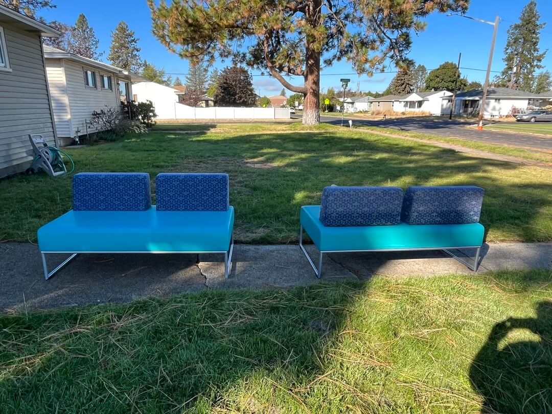 Shopper sparks envy with image of stunning $25 thrift store benches ...