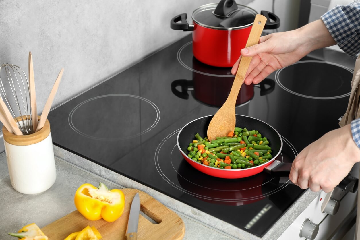 What is an induction stove? All the pros & cons of induction cooking