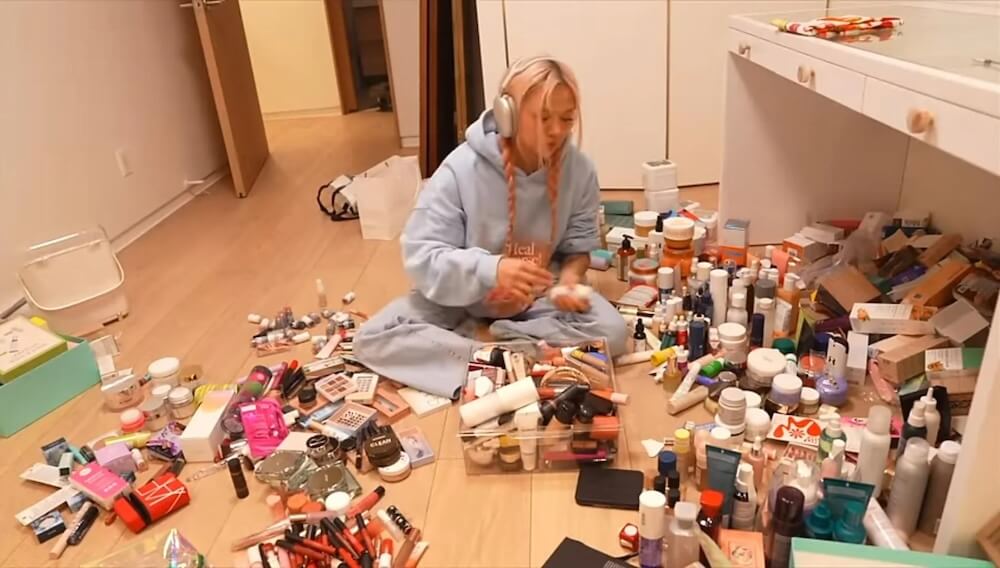 Social media users call out influencer's outrageous beauty haul: 'How ...