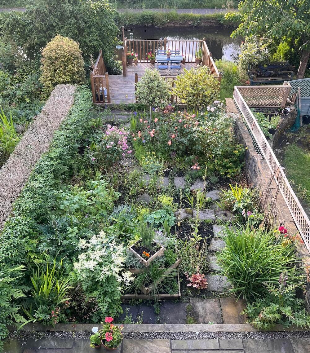 New homeowner shares before-and-after photos of whimsical backyard ...