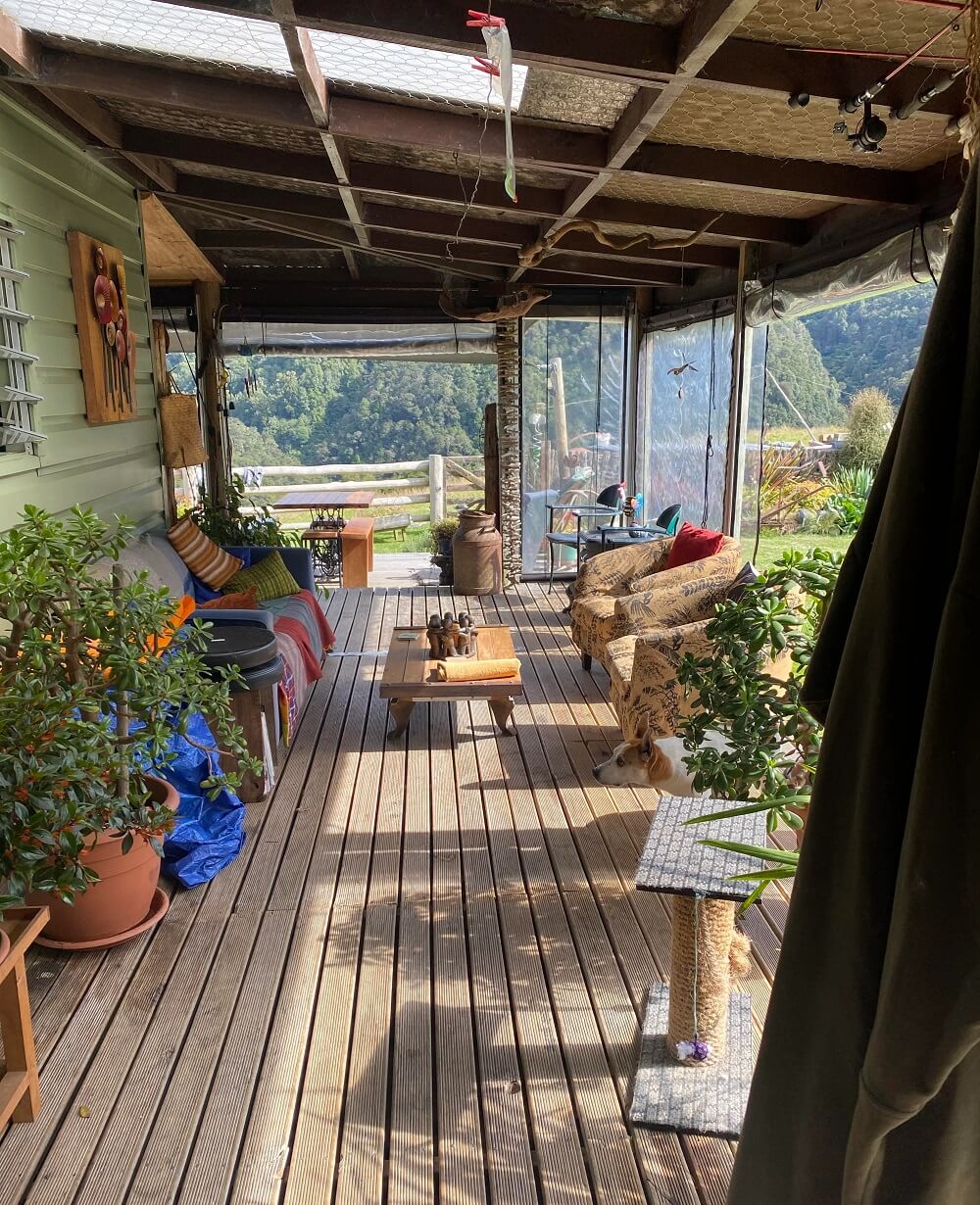 Off-grid homeowner shares breathtaking images of ‘amazing’ remote cabin ...