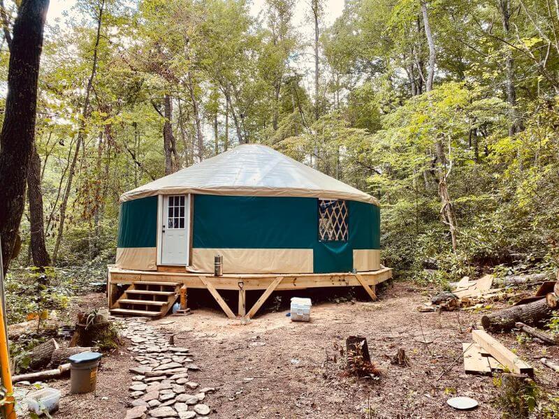 Homeowner stuns onlookers after sharing photos of unique off-grid home ...