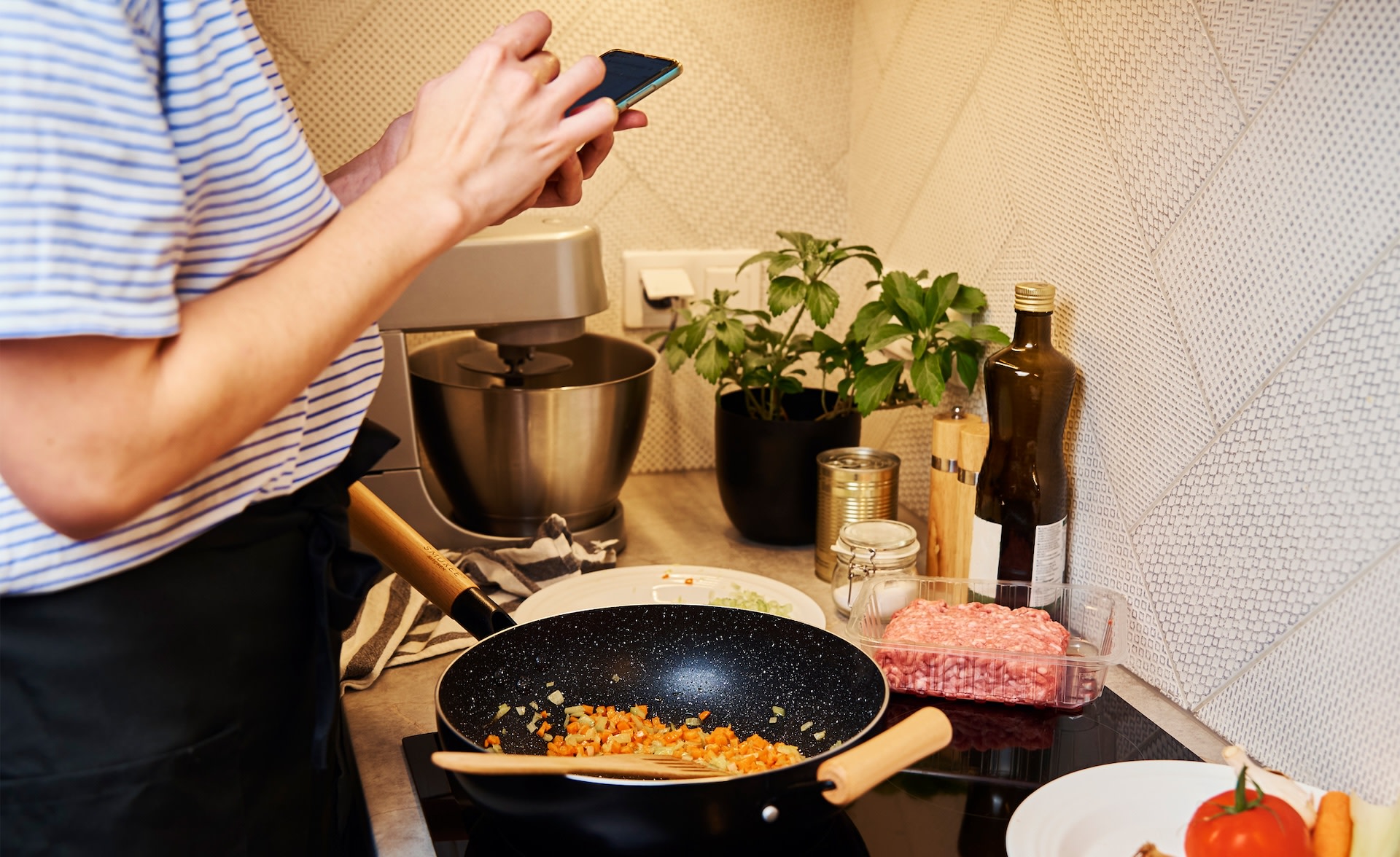 What is an induction stove? All the pros & cons of induction cooking