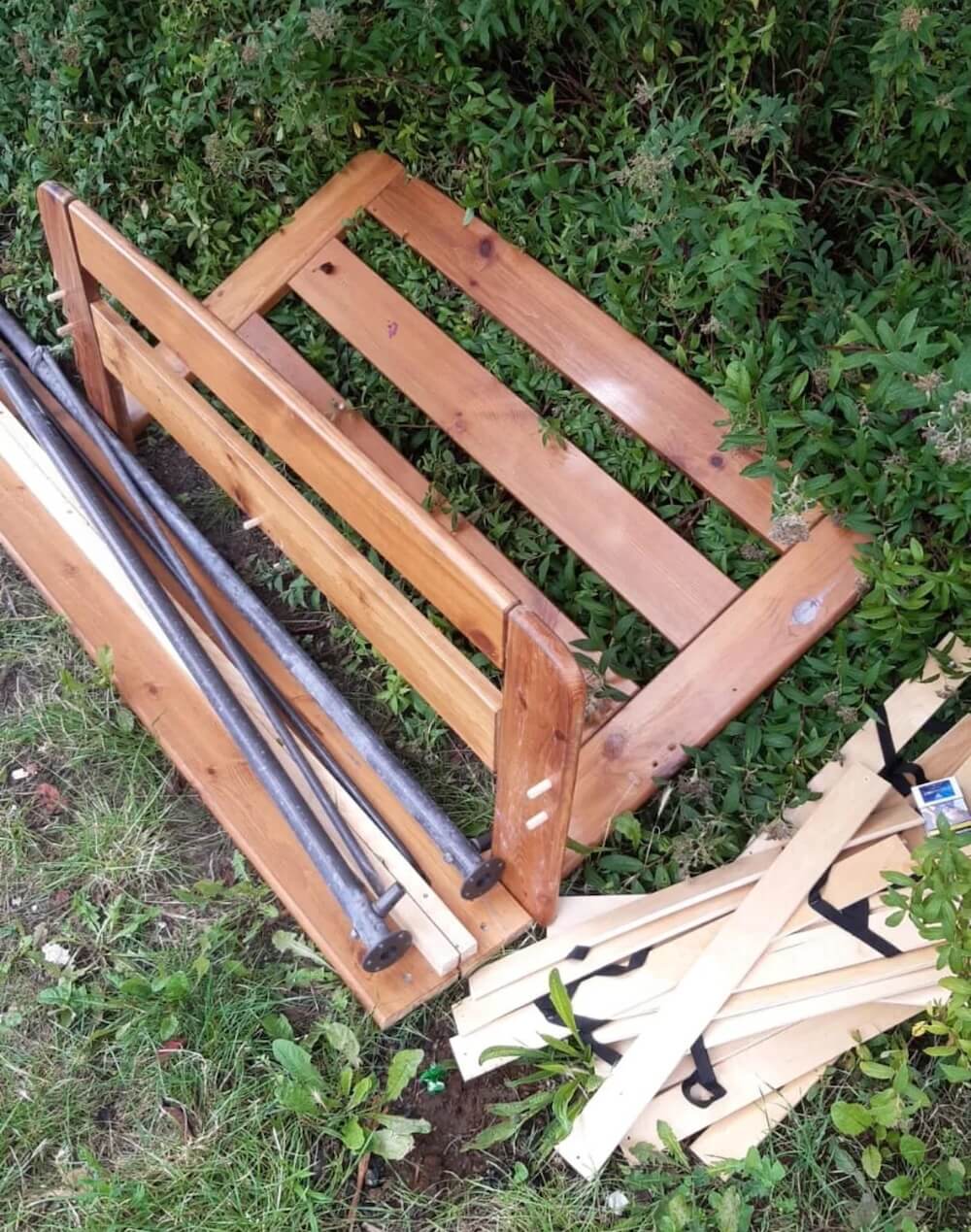 DIYer transforms abandoned bed into chic hallway piece with boutique ...