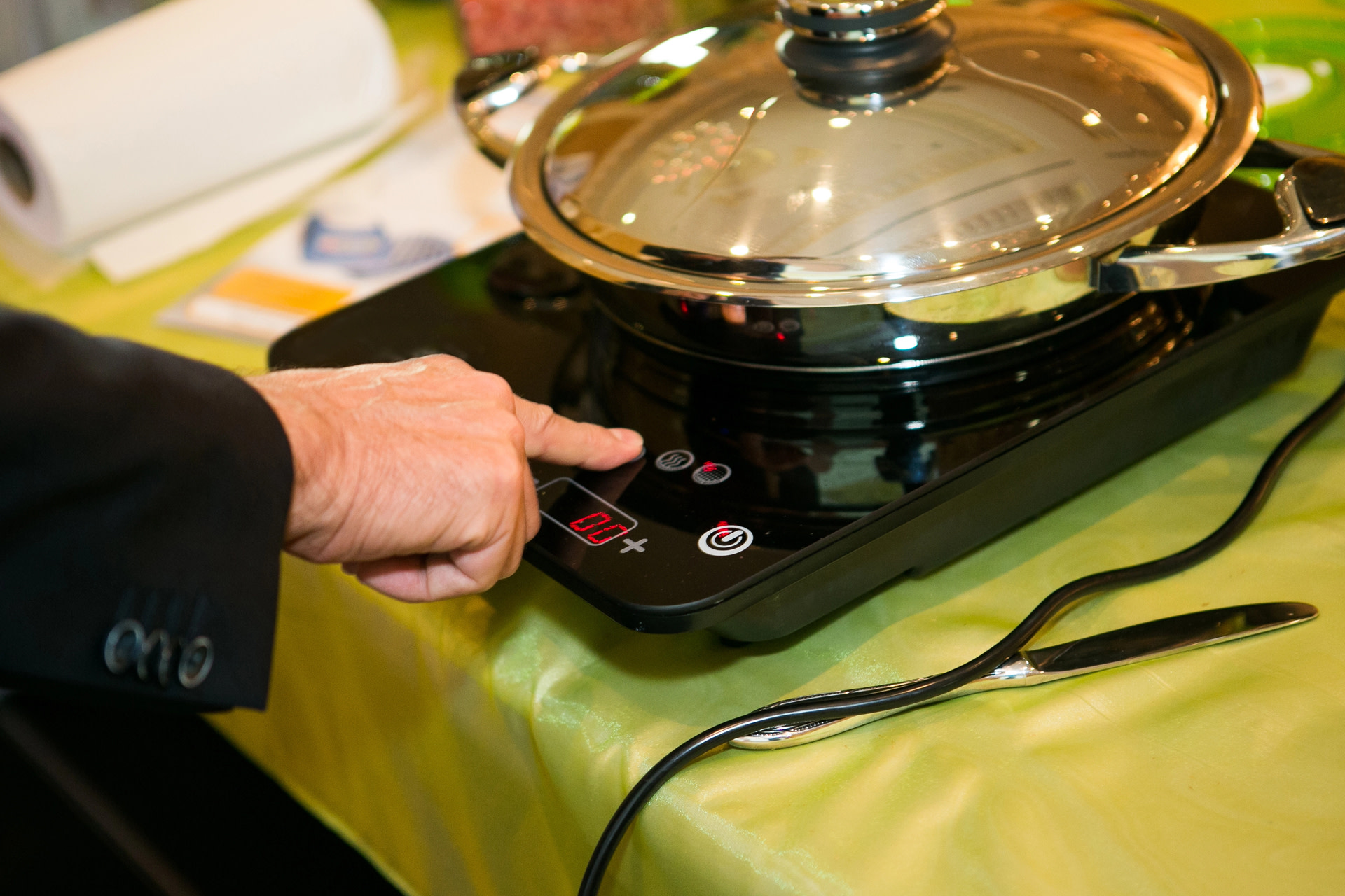 What is an induction stove? All the pros & cons of induction cooking