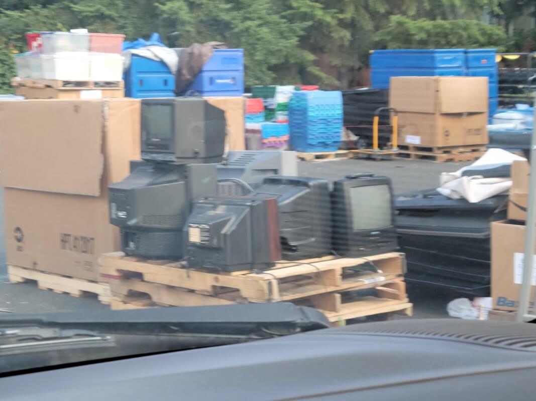 Goodwill shopper in disbelief after uncovering big piles behind store ...