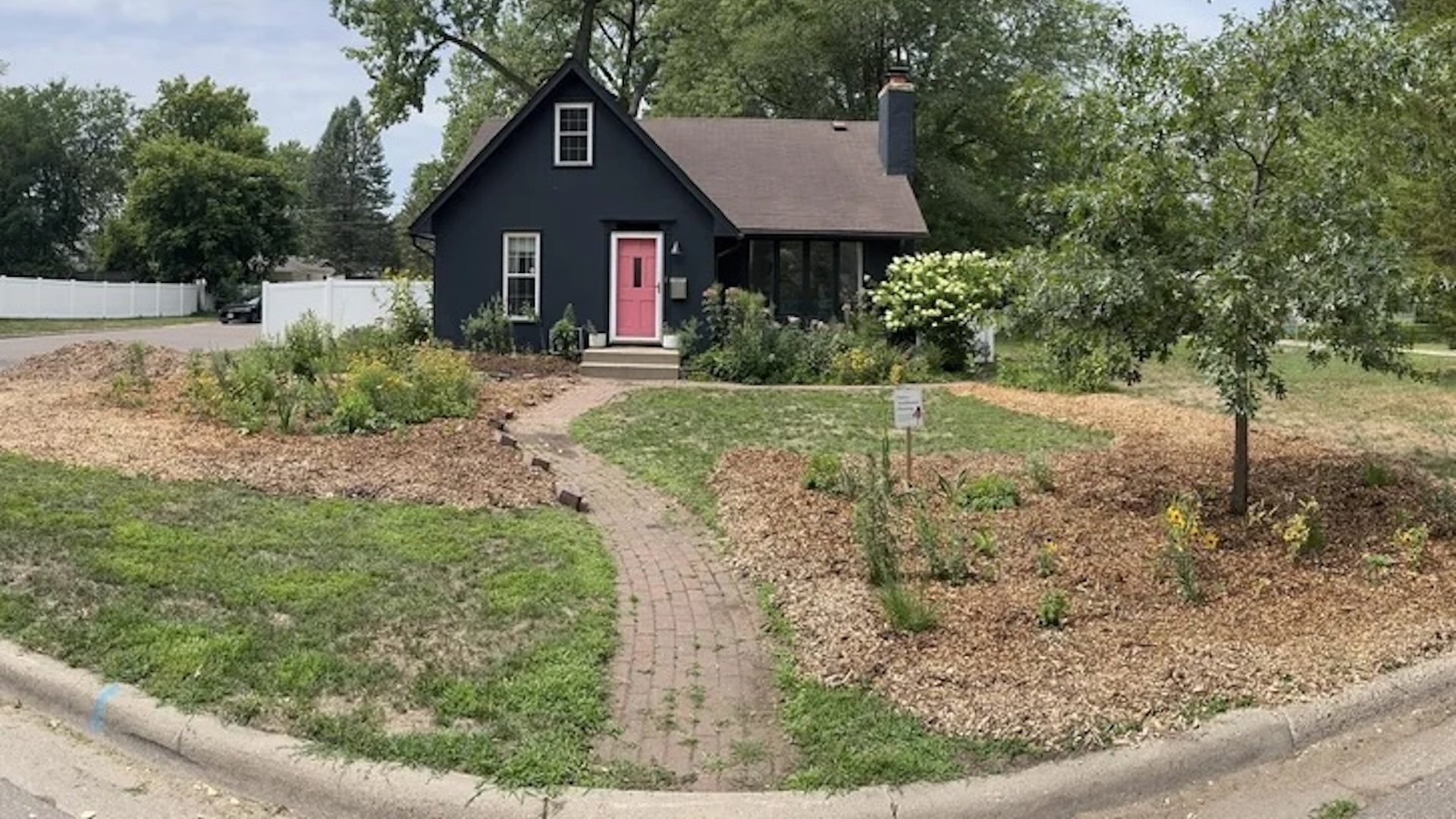 Homeowner shares stunning before-and-after photos of front yard ...
