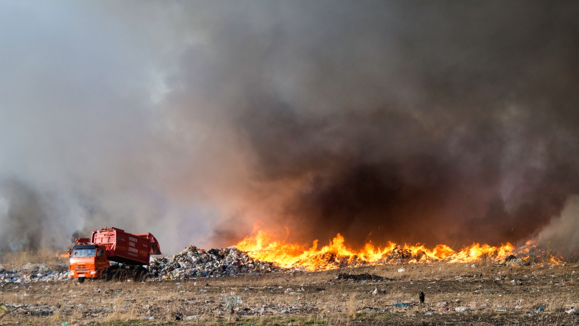Driver captures stunning video after garbage truck suddenly explodes ...