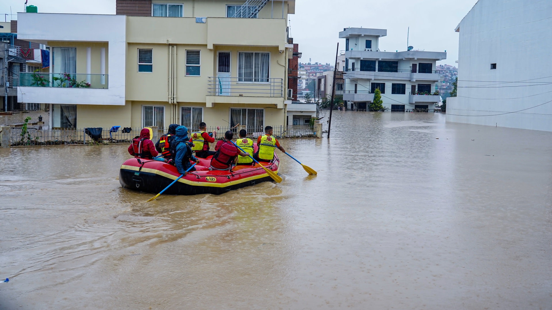 Firefighters rescue dozens from flooded apartment complex following ...