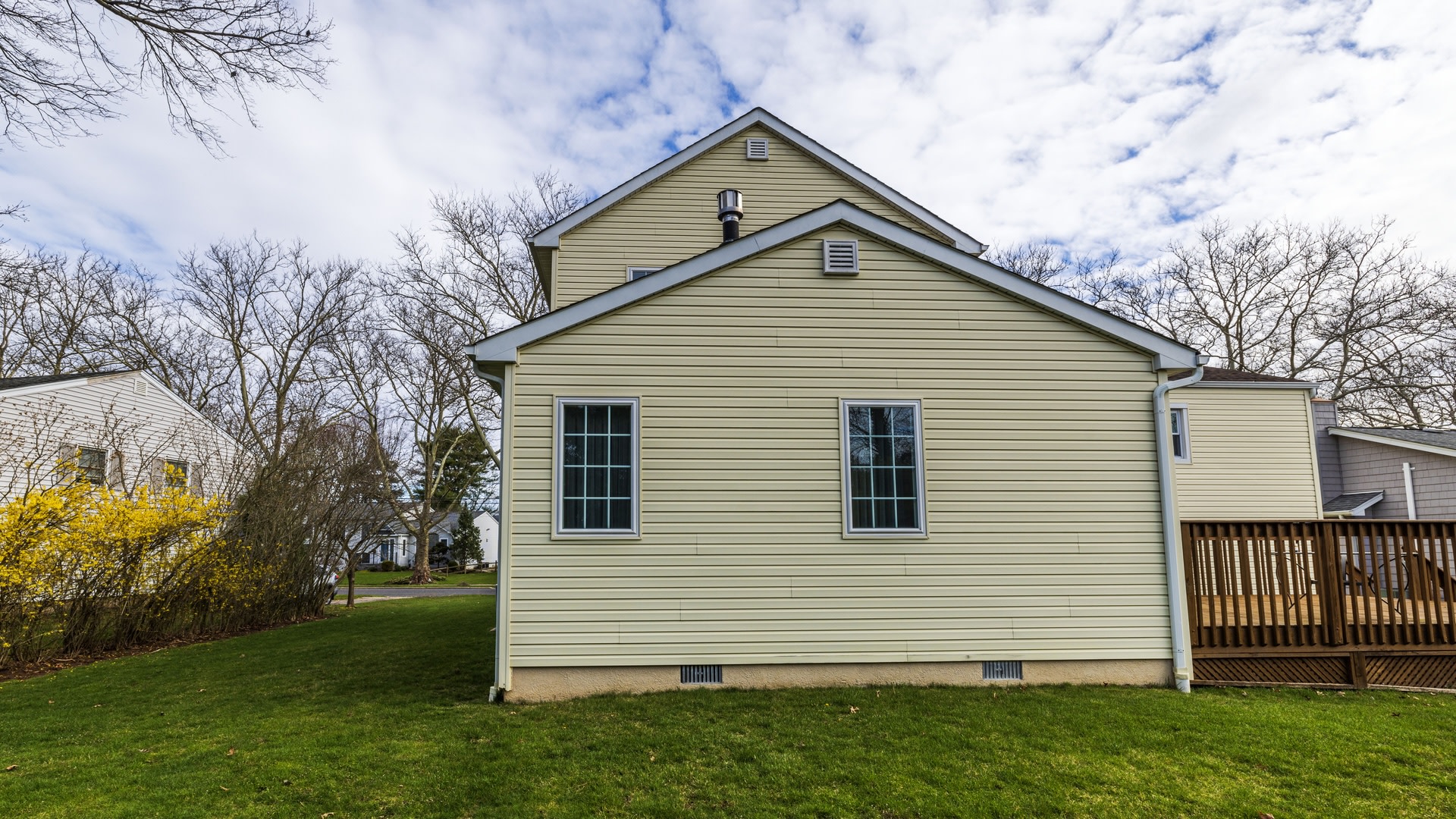 Homeowner shares beautiful before-and-after photos of 5-year yard ...